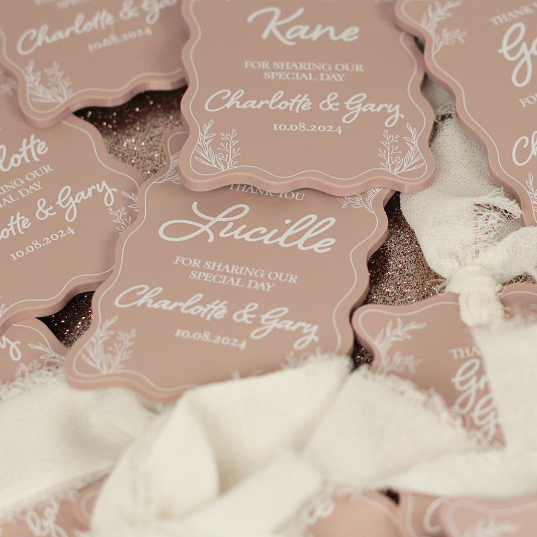 Wavy Edge Acrylic Place Setting Favour Tags – Weddings by Lumi